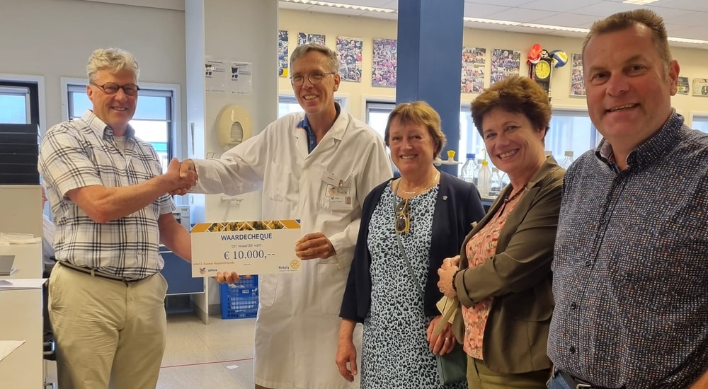 Cheque uitreiking Rotaryclub Uithuizen-Het Hogeland